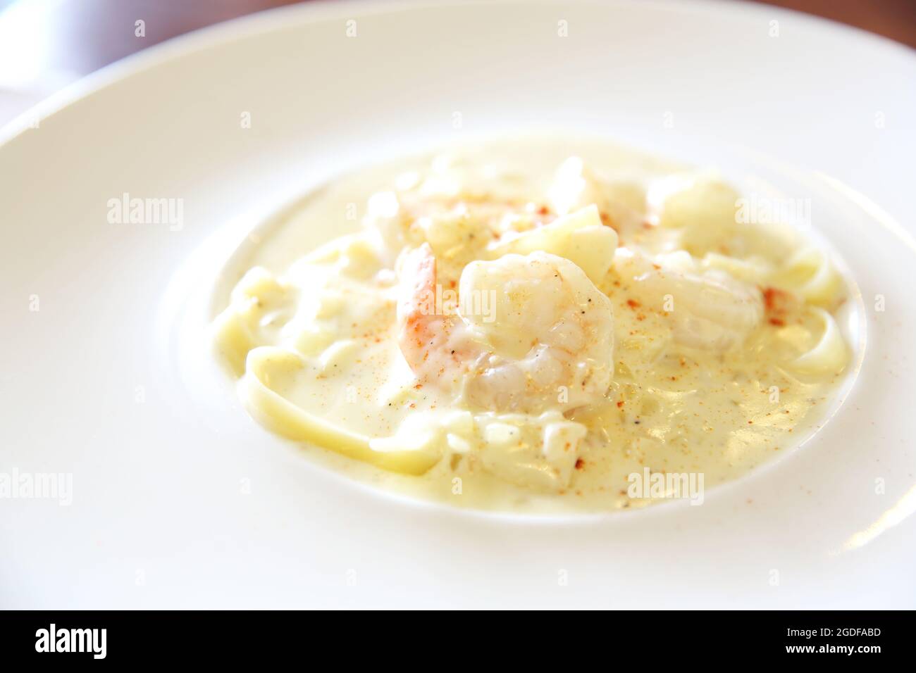spaghetti cream sauce with shrimp Stock Photo - Alamy