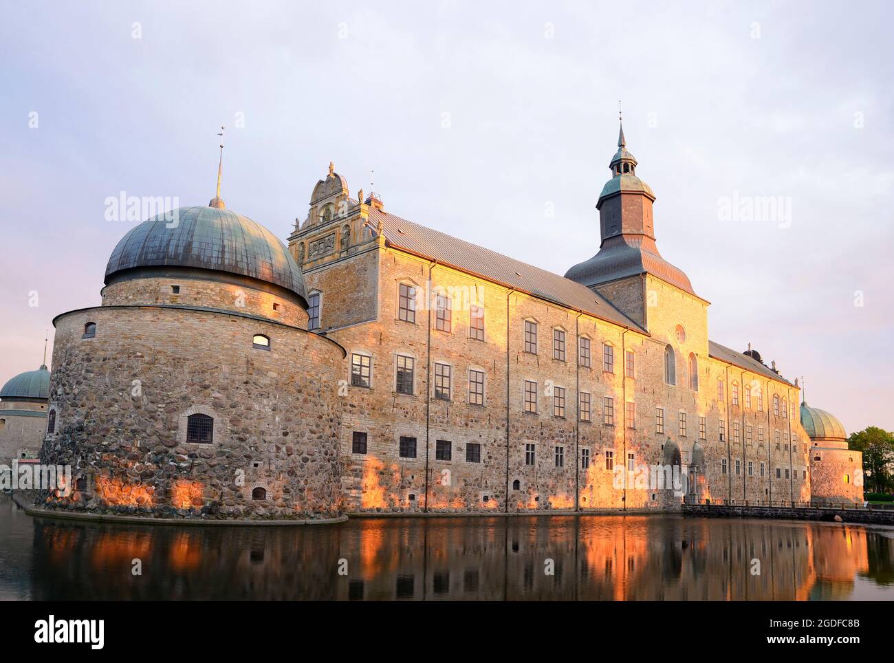THE BEAUTIFUL MEDIEVAL CASTLE OF VADSTENA IN SWEDEN Stock Photo - Alamy