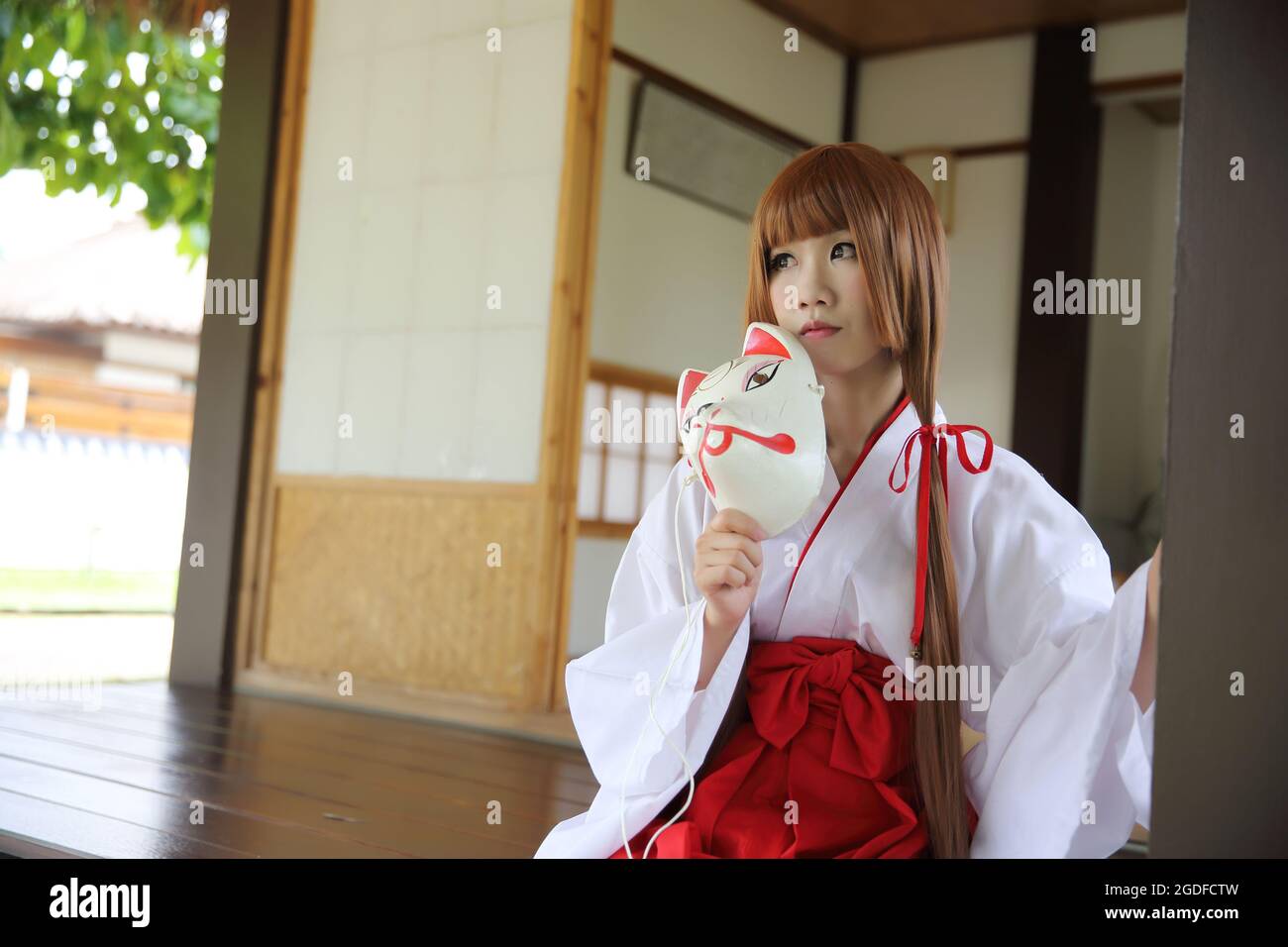 Miko traditional dress hi-res stock photography and images - Alamy
