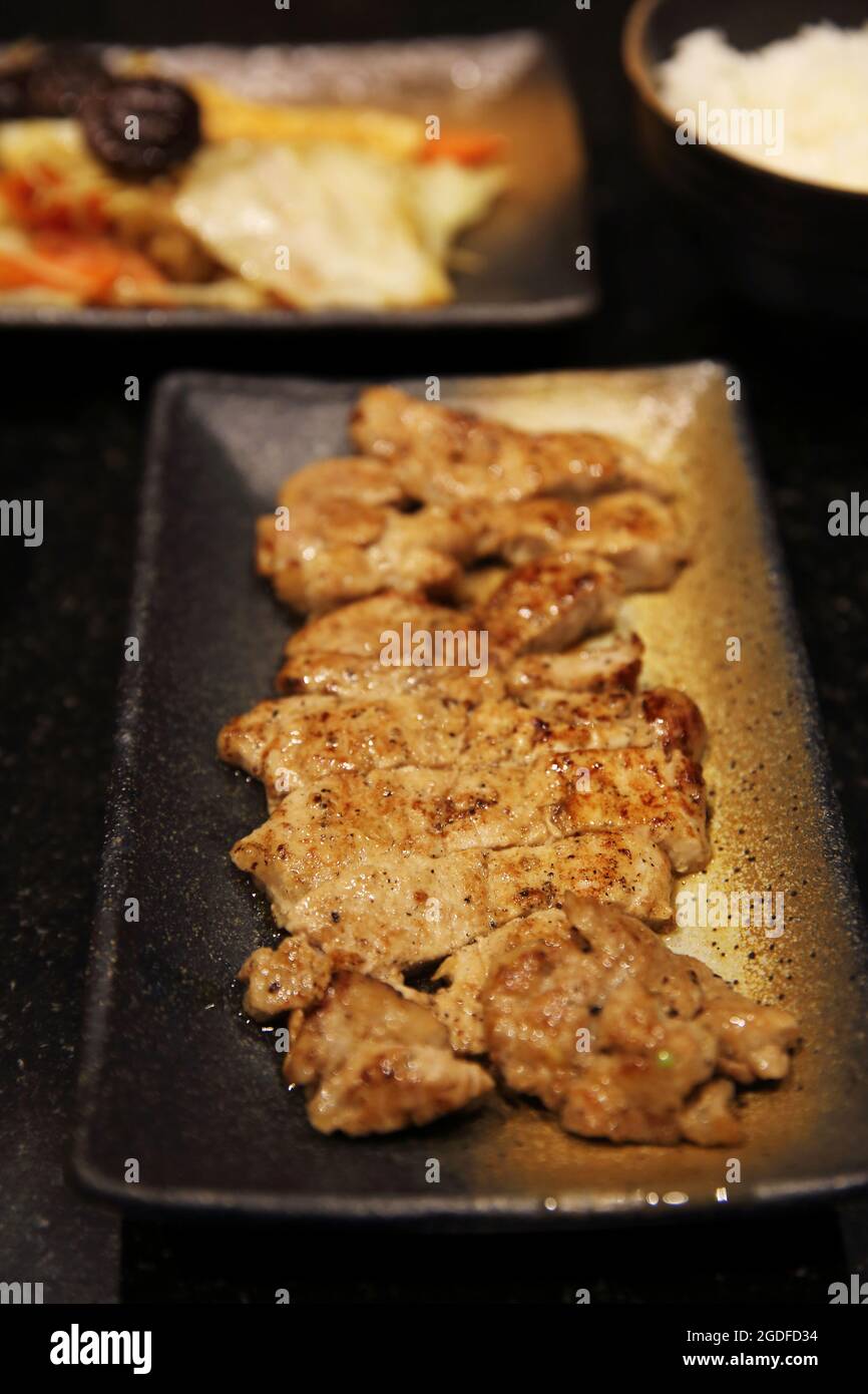 Beef with vegetables teppanyaki Japanese Cooking Stock Photo - Alamy
