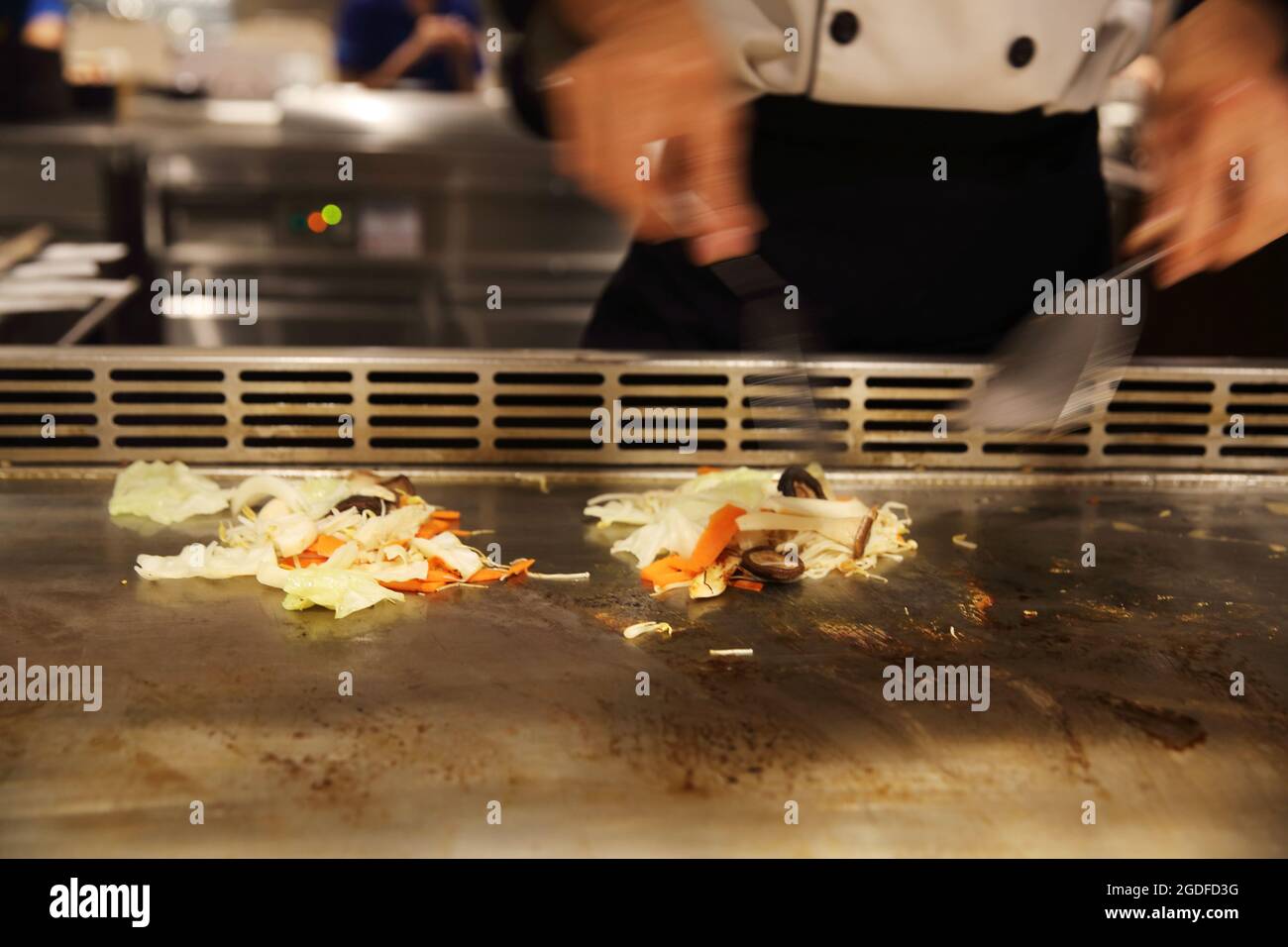 Beef vegetables teppanyaki japanese hi-res stock photography and images ...