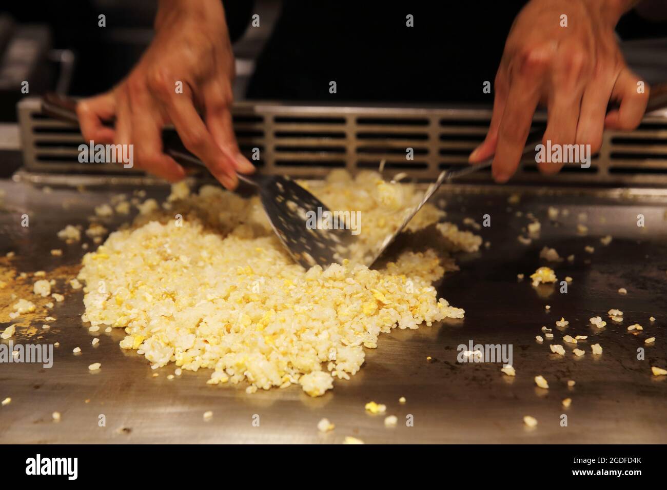 Teppanyaki grill chef hi-res stock photography and images - Alamy