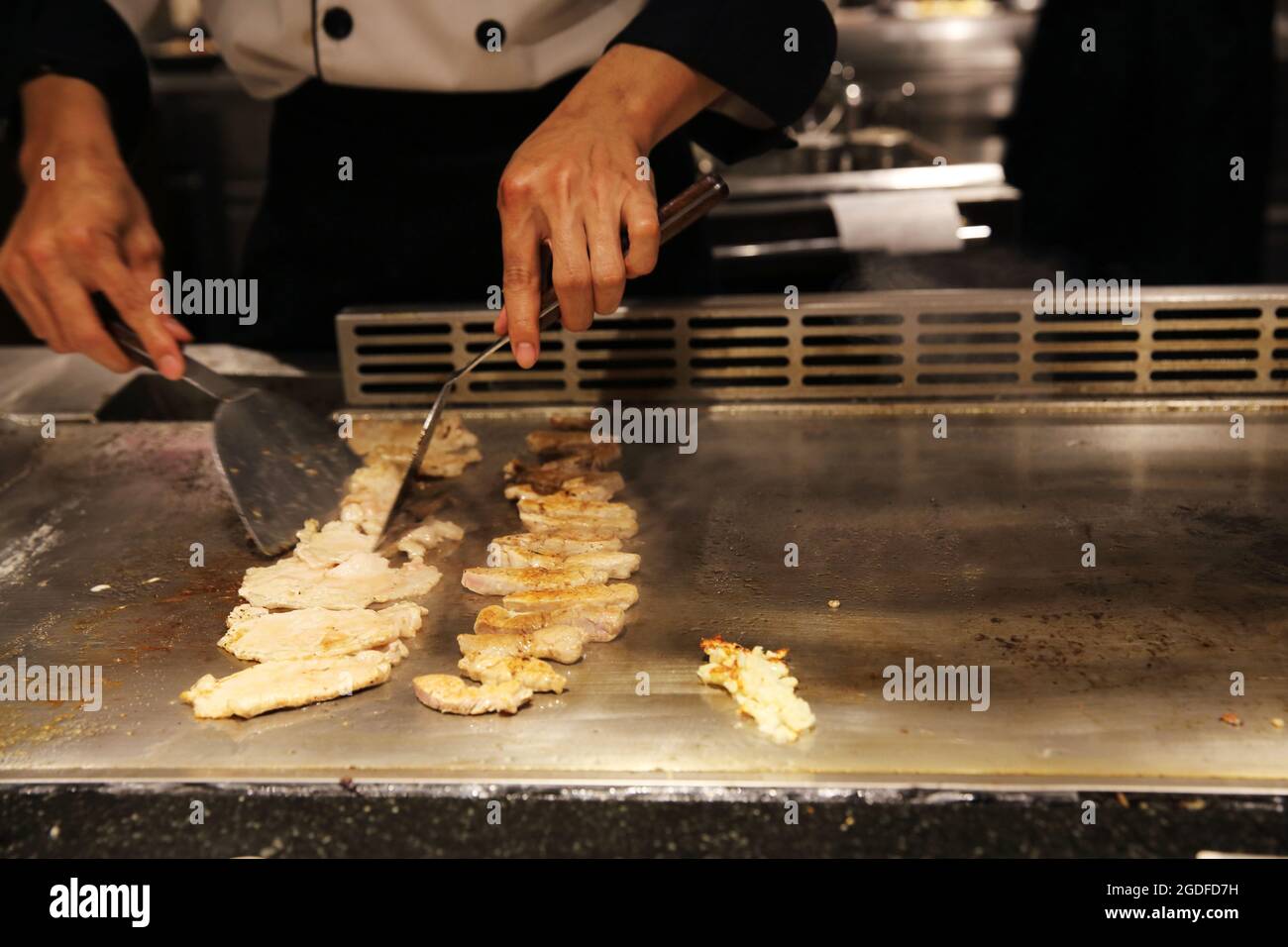Beef with vegetables teppanyaki Japanese Cooking Stock Photo - Alamy