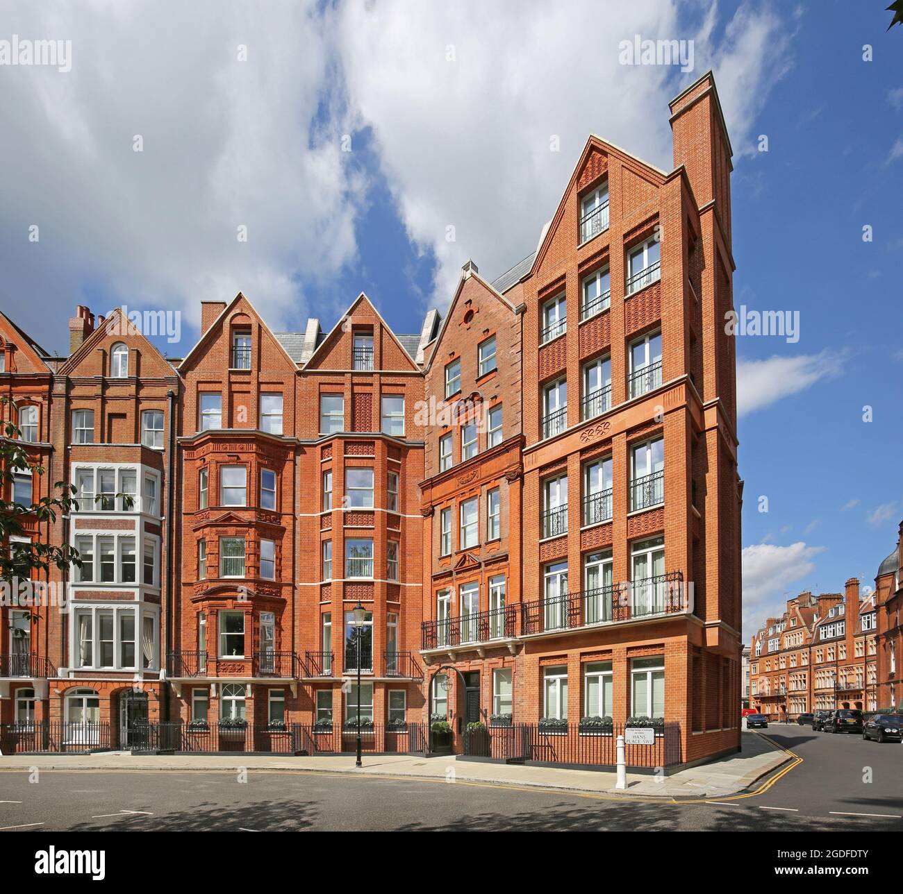 Cadogan estate houses hi-res stock photography and images - Alamy