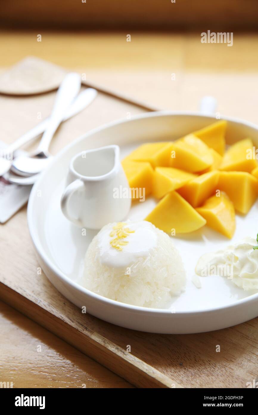 Sticky Rice with Mango on wood background Stock Photo - Alamy