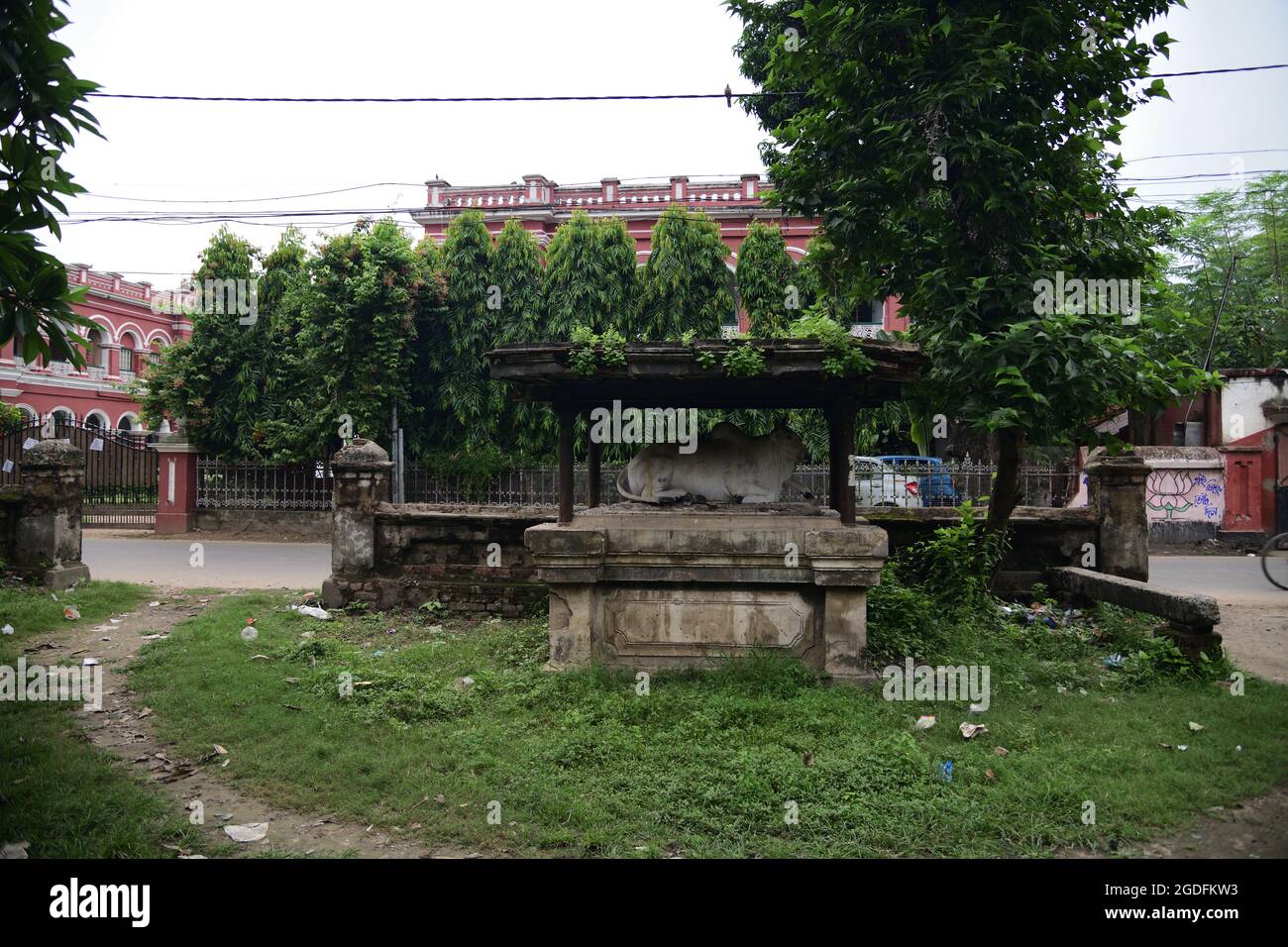 Nandi of Shiva Mandir of Itachuna Rajbari or Bargee Danga. Bejoy ...
