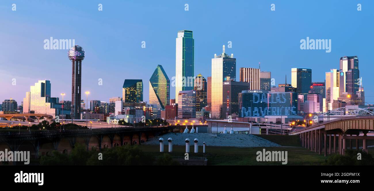 Dallas tx skyline night hi-res stock photography and images - Alamy