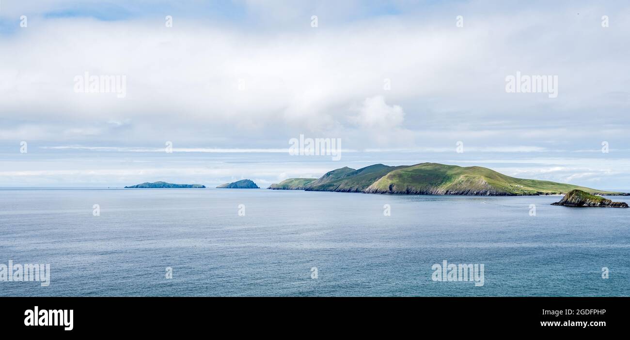 Ballyferriter , on the Dingle peninsula and towards the Three Sisters ...