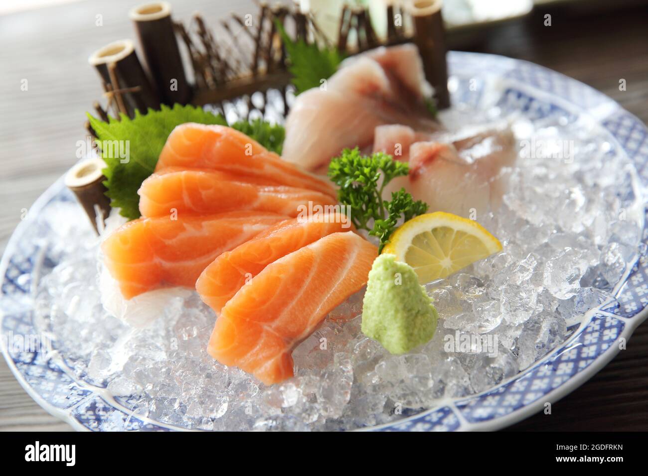 Salmon and red snapper sashimi Japanese food Stock Photo - Alamy