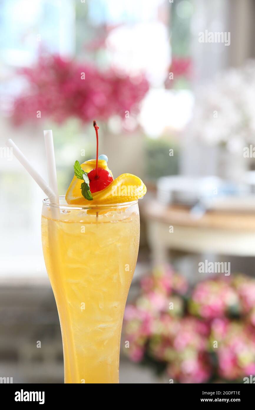 Ice fruit tea drink Stock Photo - Alamy