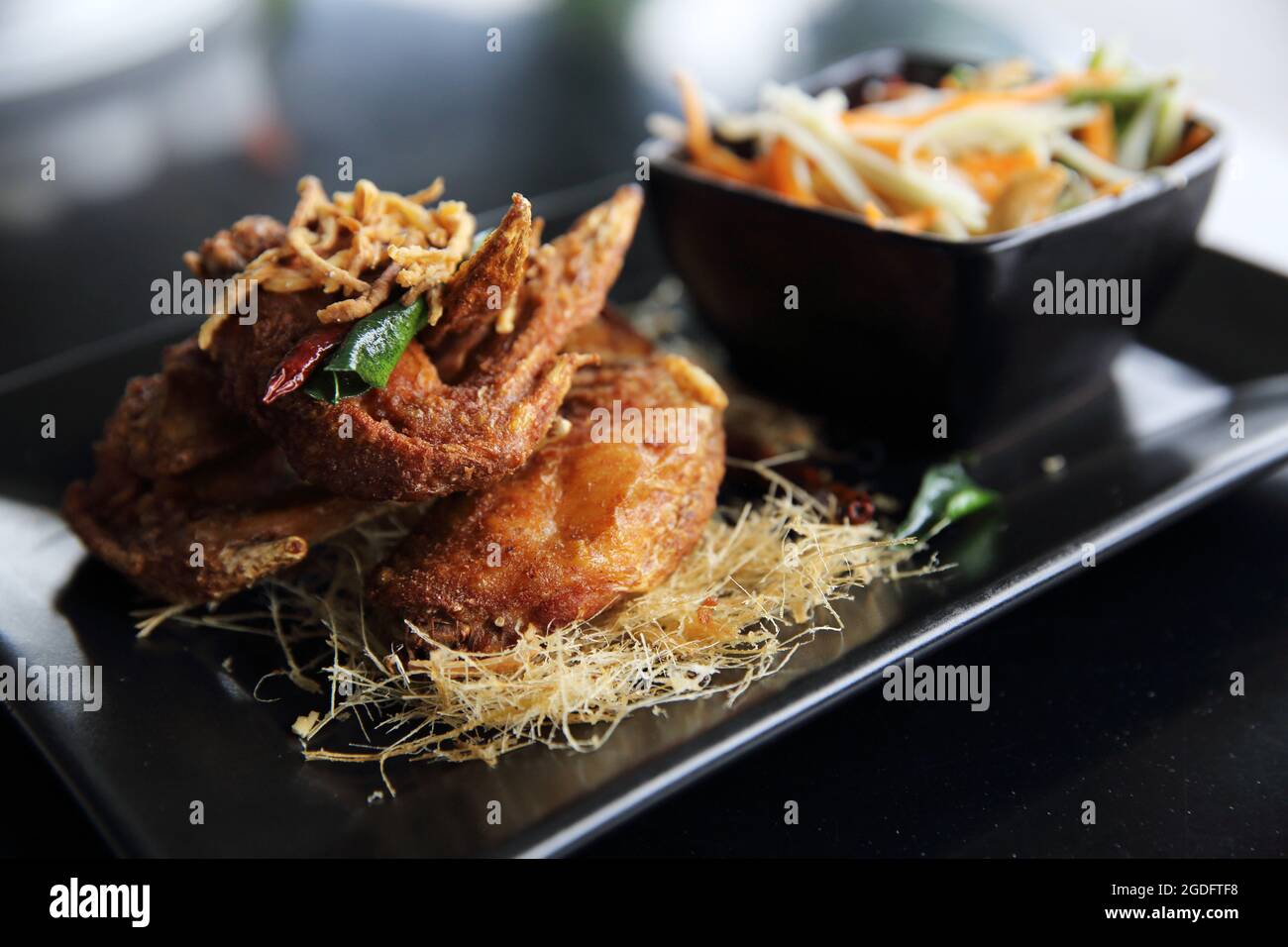 som tam with grilled chicken Stock Photo - Alamy