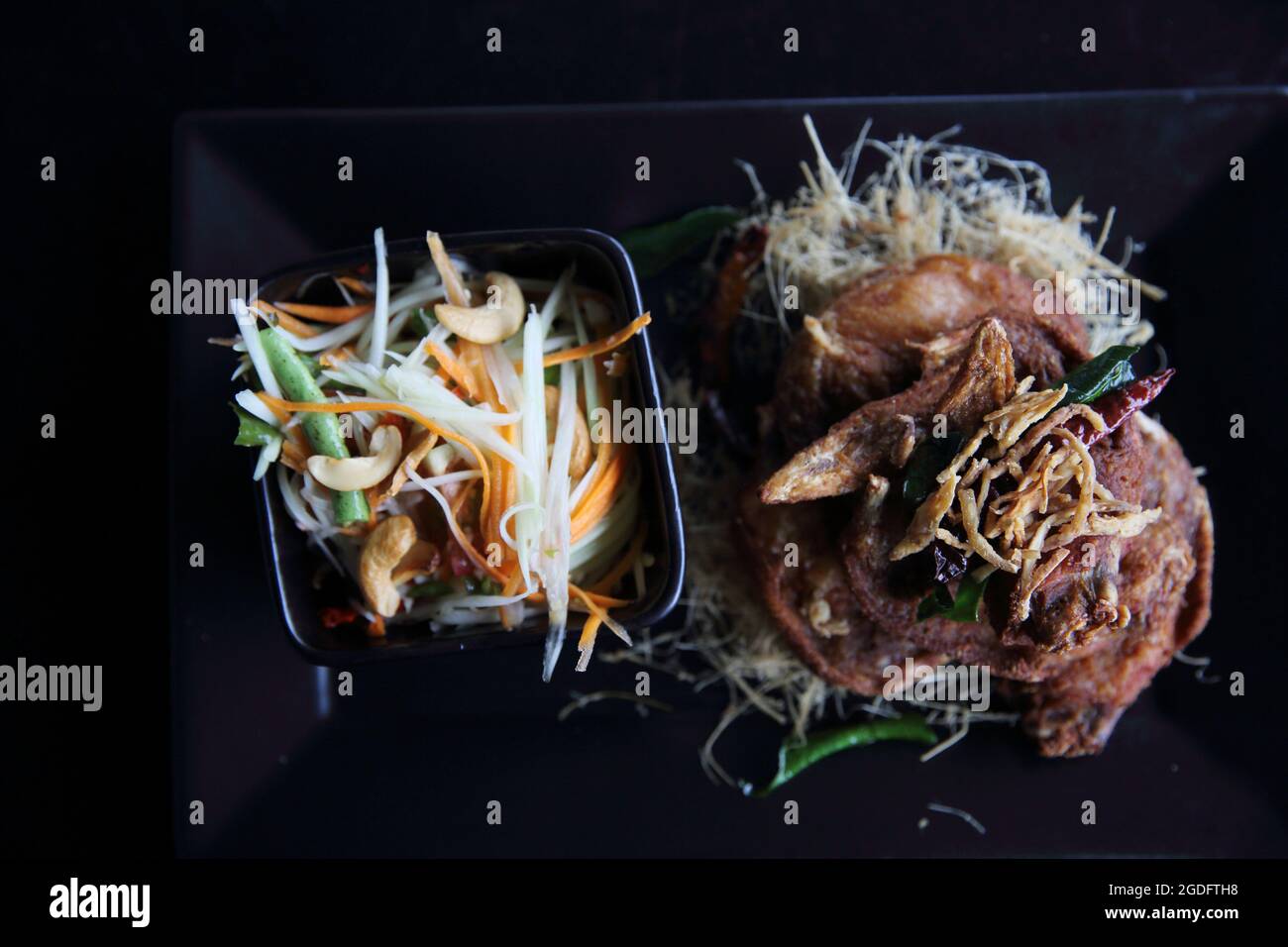 som tam with grilled chicken Stock Photo - Alamy