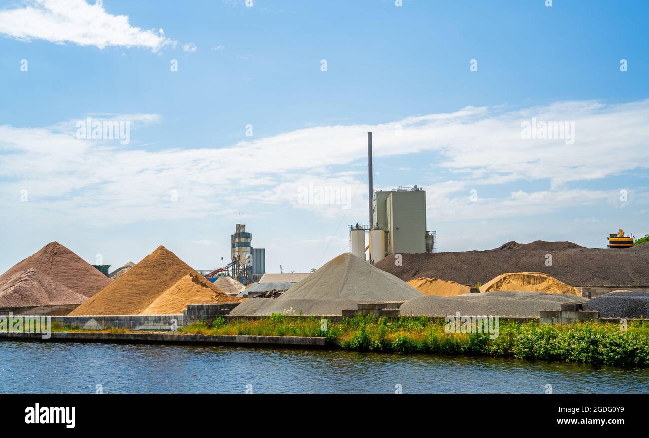 Factory Silos Plant Silo High Resolution Stock Photography and Images ...