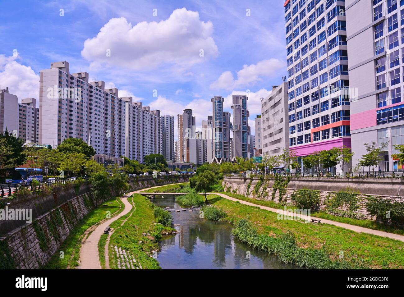 Led billboard seoul hi-res stock photography and images - Alamy