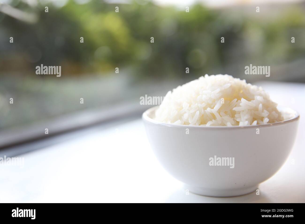 Cooked rice in bowl isolated in white background Stock Photo - Alamy