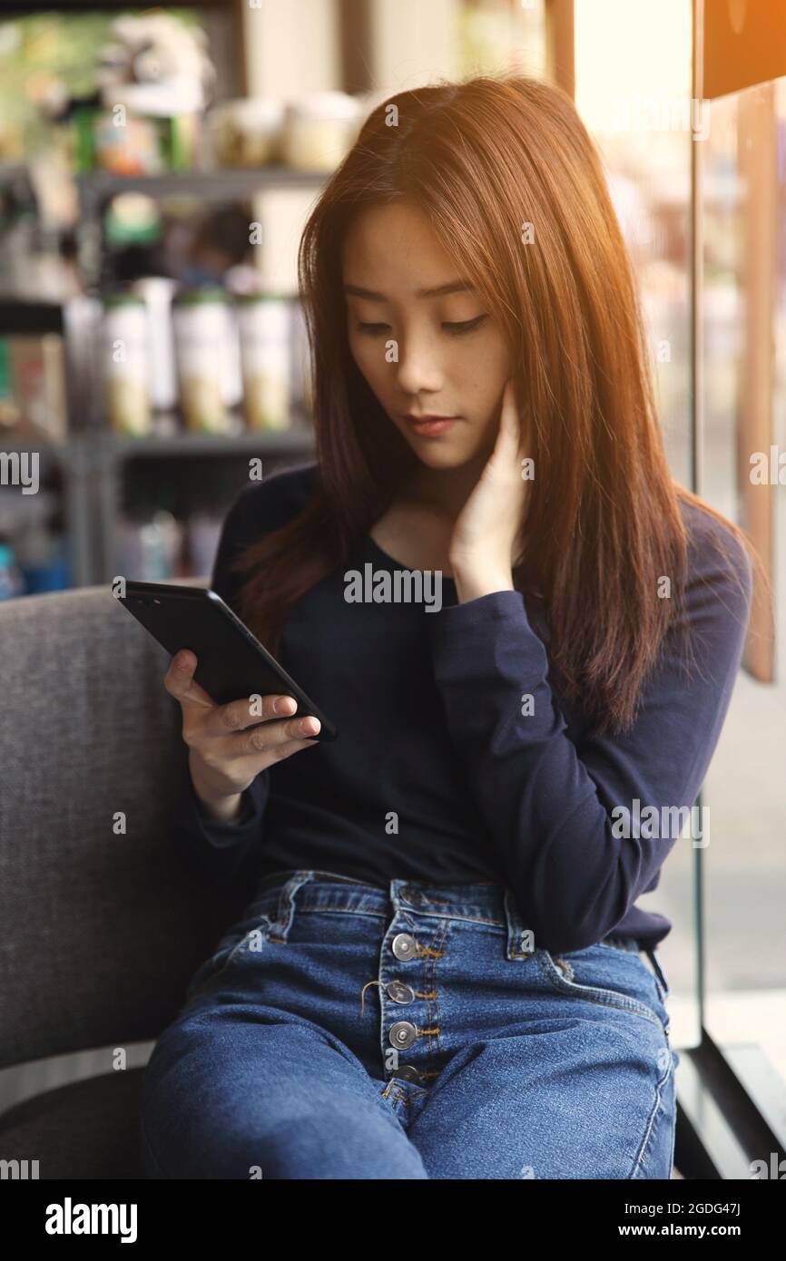 Hands typing text hi-res stock photography and images - Alamy