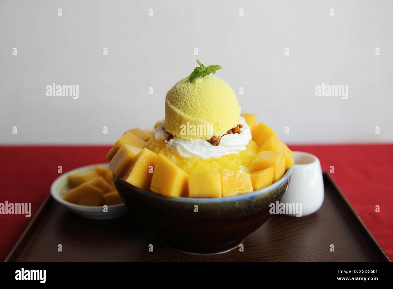Shaved Ice dessert with Fresh Mango Stock Photo - Alamy