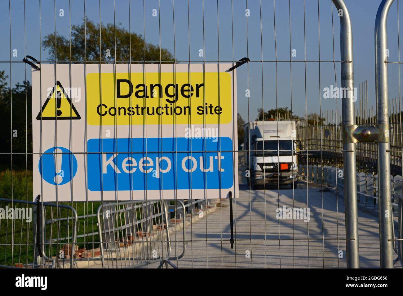 Private road sign construction site hi-res stock photography and images ...