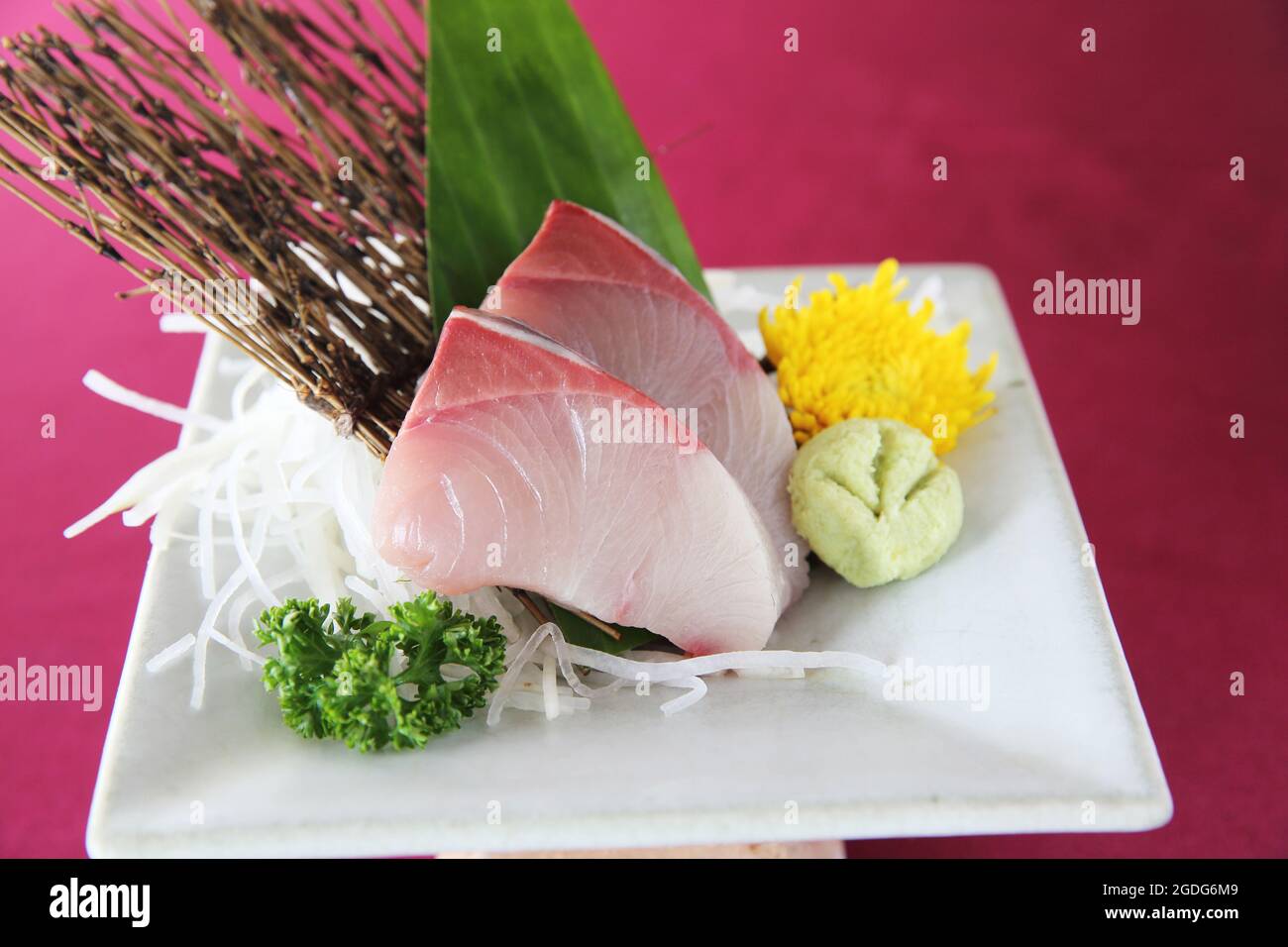 Otoro sashimi hi-res stock photography and images - Alamy