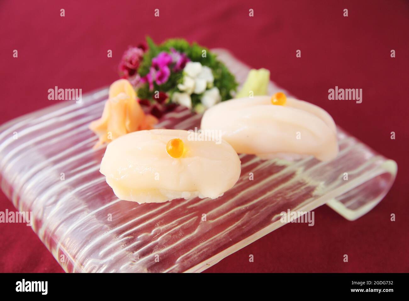 Scallop sushi hi-res stock photography and images - Alamy