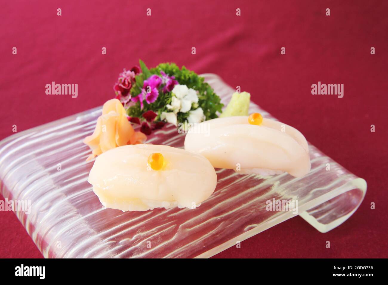 Scallop nigiri hi-res stock photography and images - Alamy