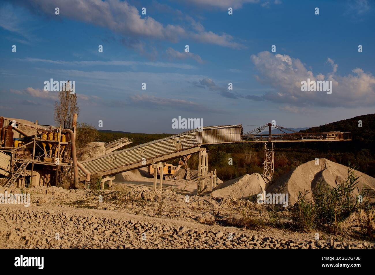 construction equipment bulldozer sand gravel Stock Photo - Alamy