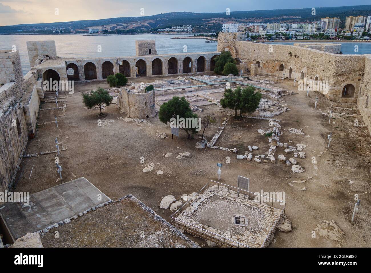 Medieval barracks hi-res stock photography and images - Alamy