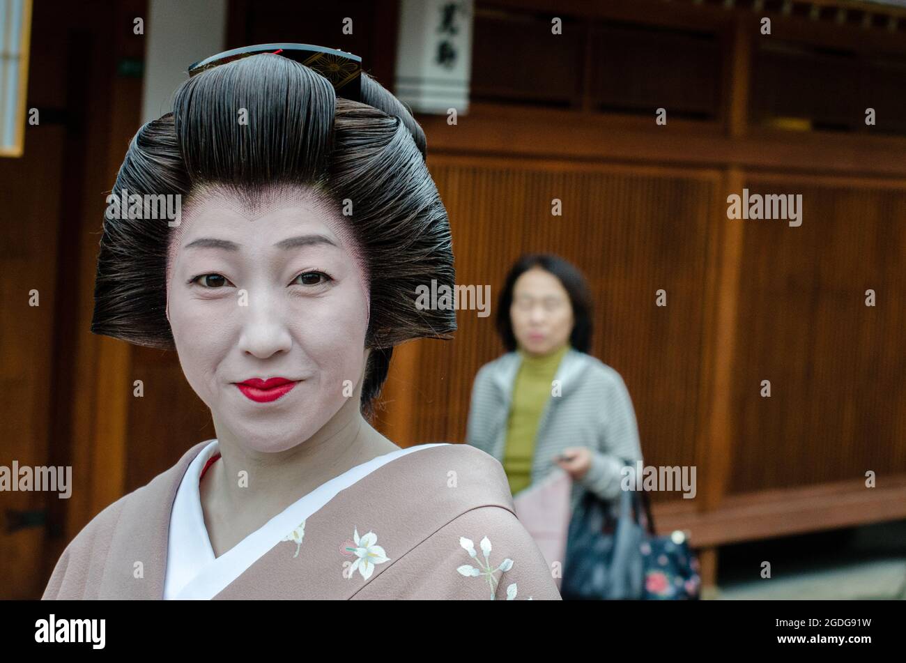 Geisha portrait on the geisha district at Kanazawa streets Stock Photo ...