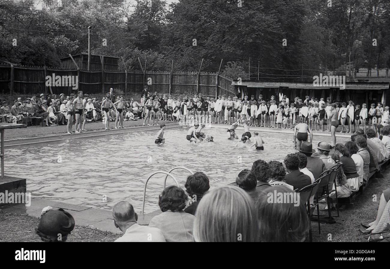 1950s swimming pool hi-res stock photography and images - Alamy