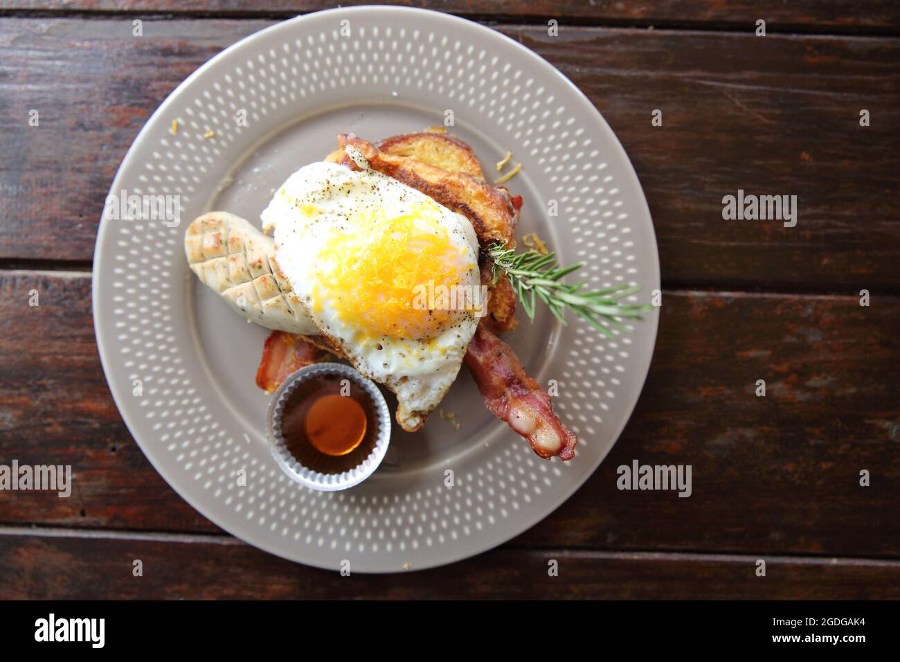 French toast eggs bacon brekkie stack hi-res stock photography and ...