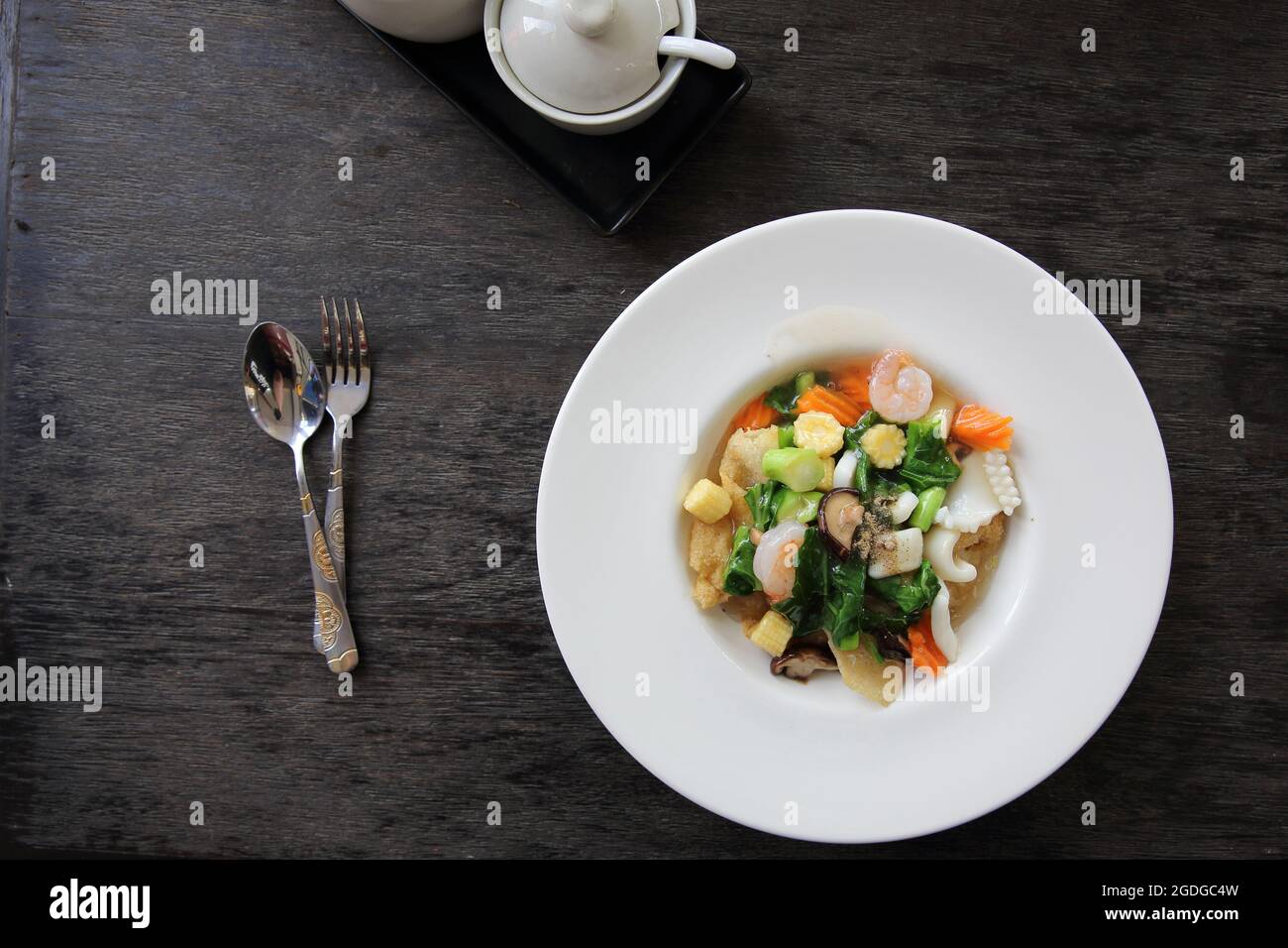 Chinese seafood fried noodle hi-res stock photography and images - Alamy