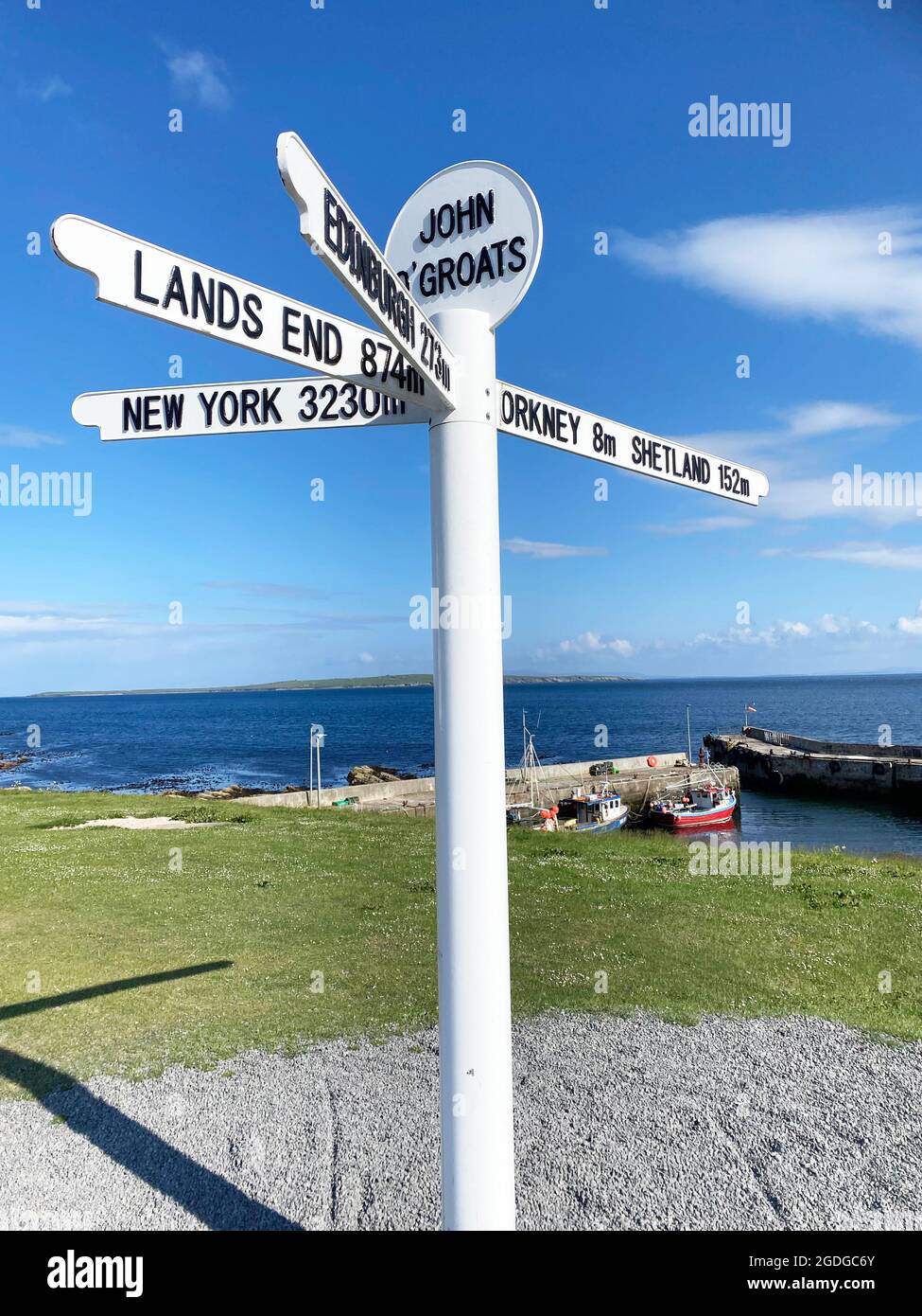JOHN O'GROATS signpost, Scotland. Photo: Tony Gale Stock Photo - Alamy