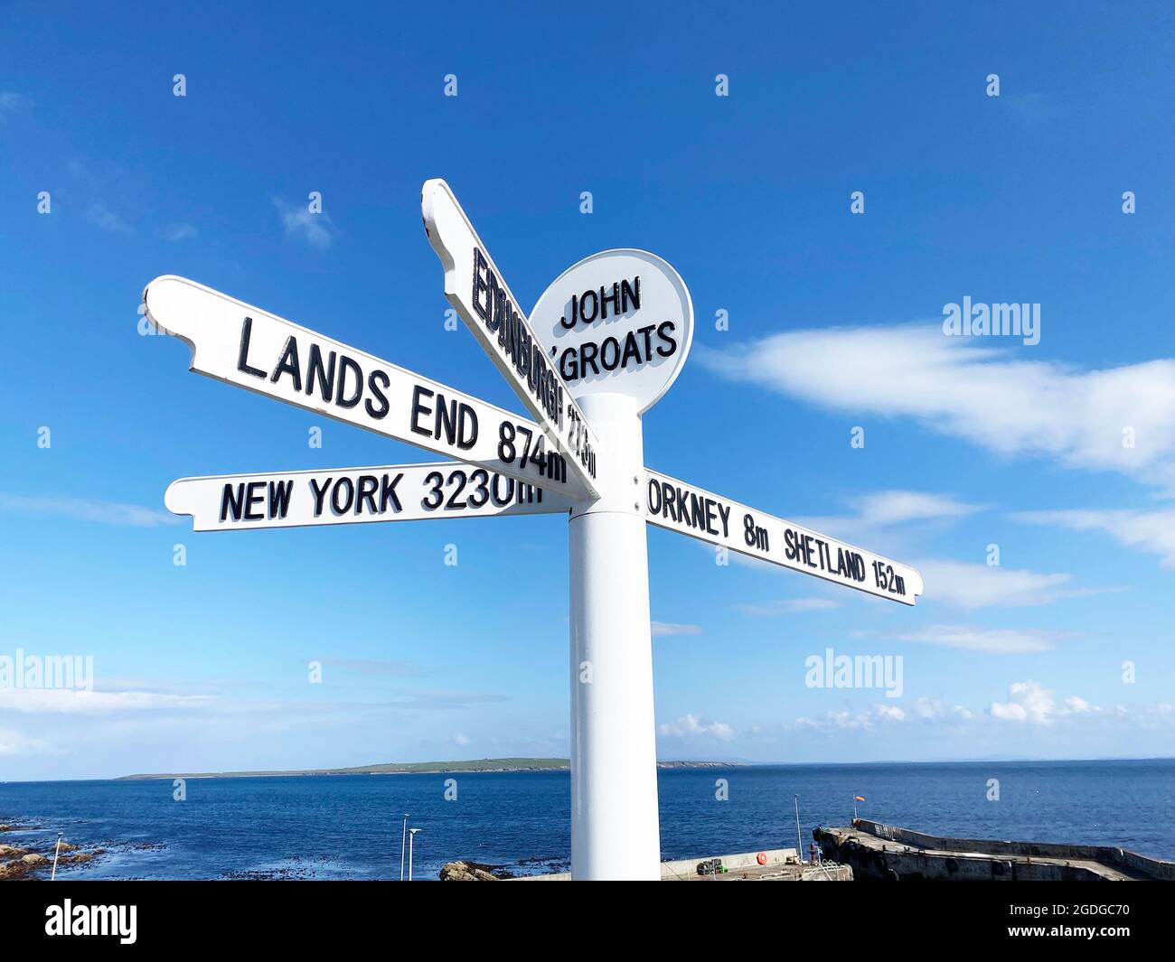 JOHN O'GROATS signpost, Scotland. Photo: Tony Gale Stock Photo - Alamy