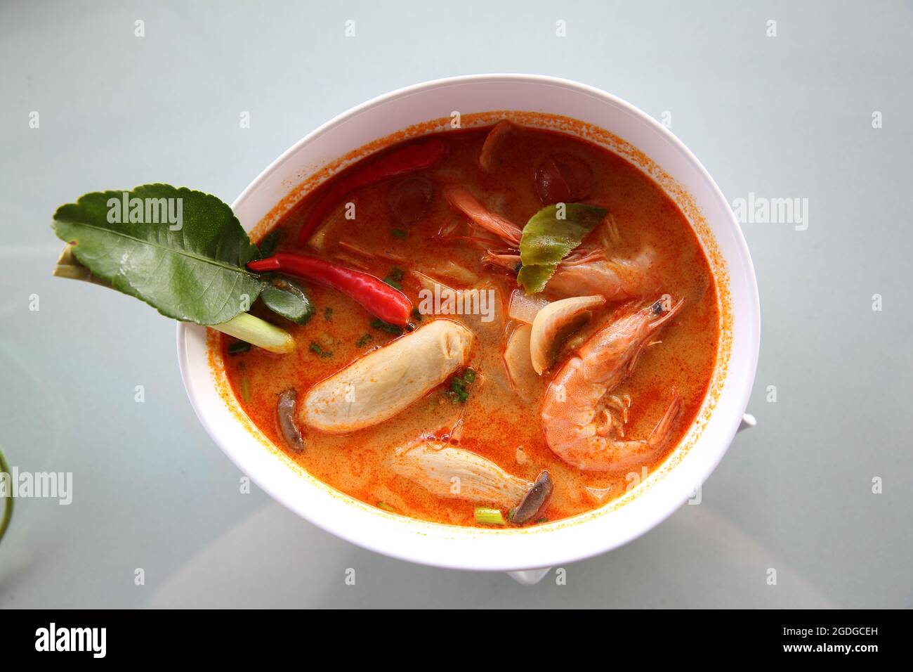 Thai traditional spicy prawn soup , Tom yum kung Stock Photo - Alamy