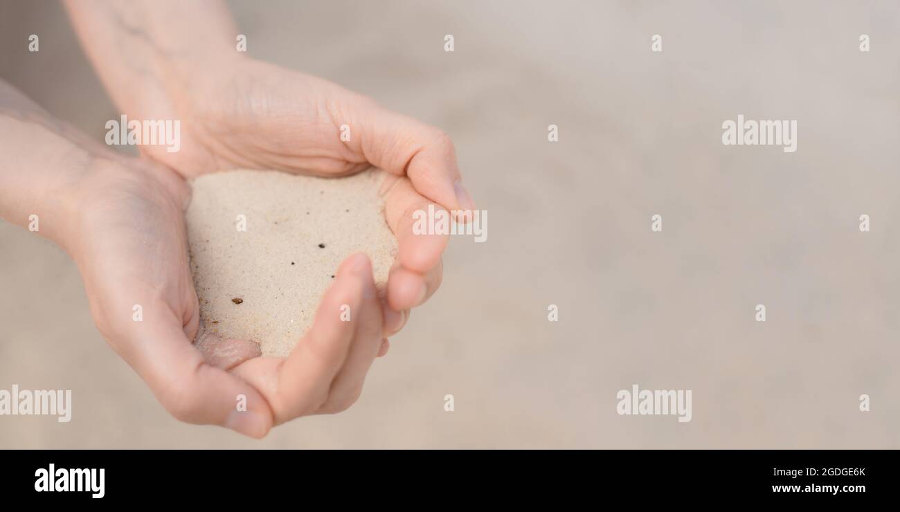 Hands holding pouring sand hi-res stock photography and images - Alamy