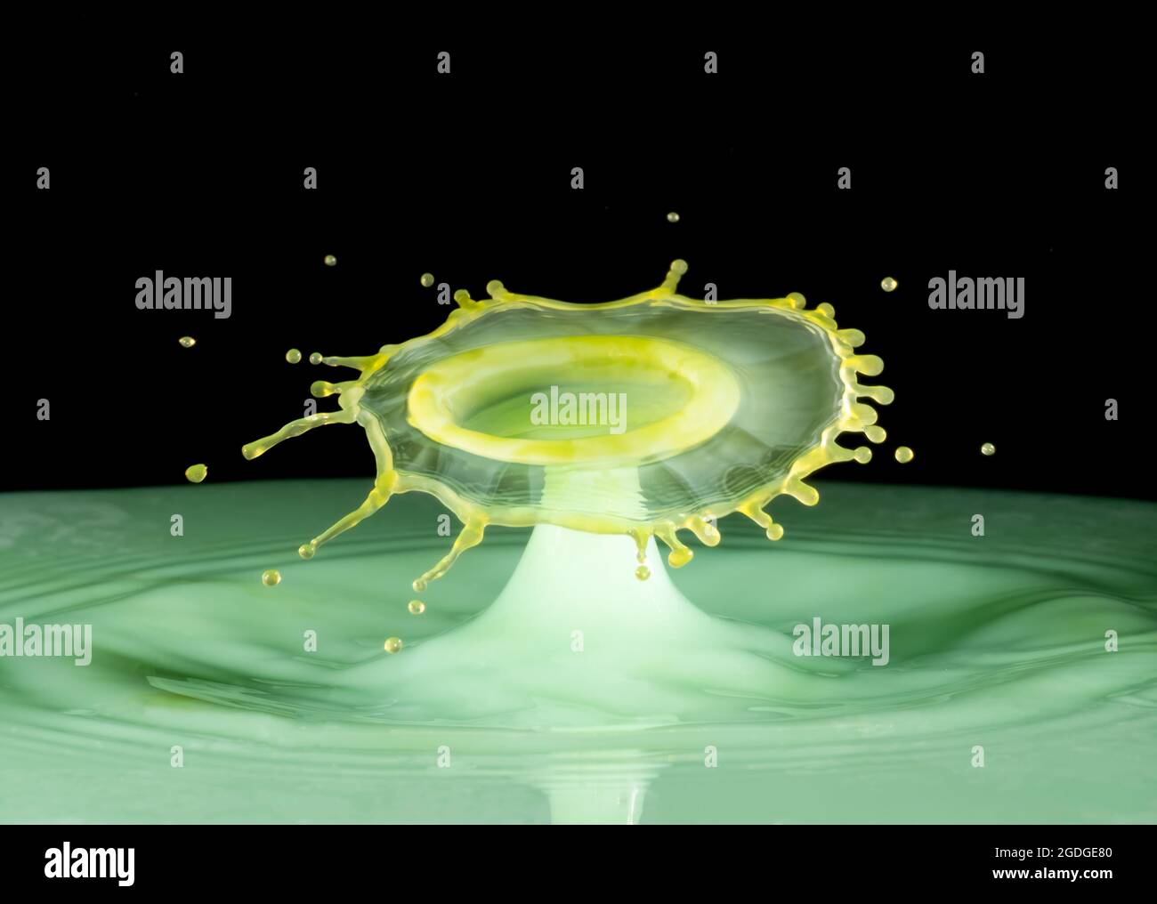 Droplet collisions hi-res stock photography and images - Alamy