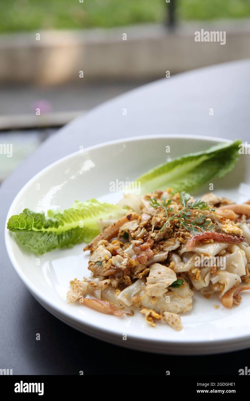 Fried rice noodle with chicken Stock Photo - Alamy