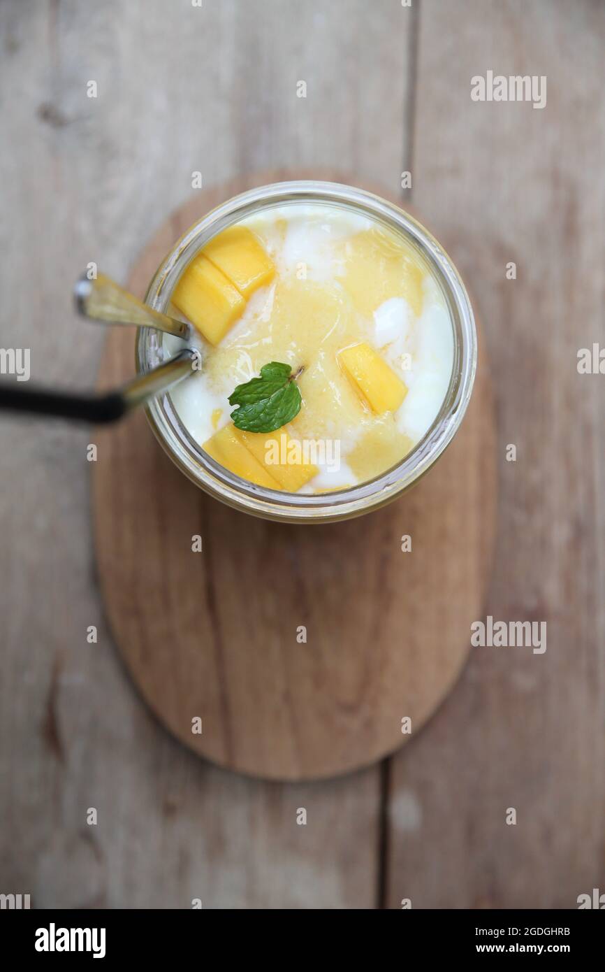 Mango juice with ice hi-res stock photography and images - Alamy