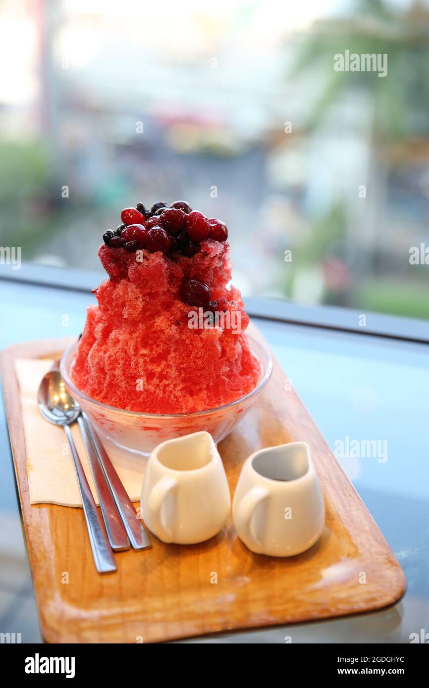 Shaved ice cup hi-res stock photography and images - Alamy