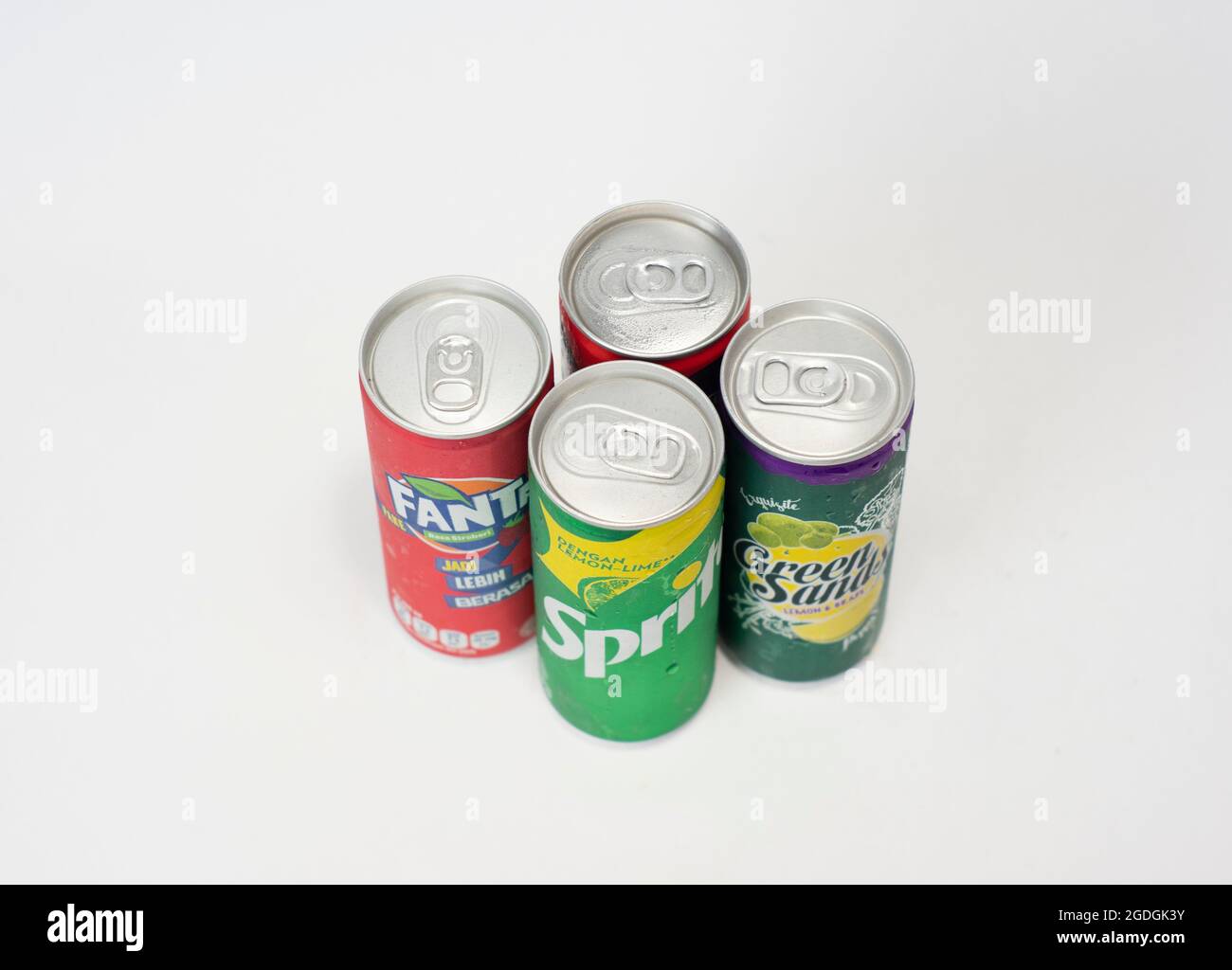 Soft drink cans hi-res stock photography and images - Alamy