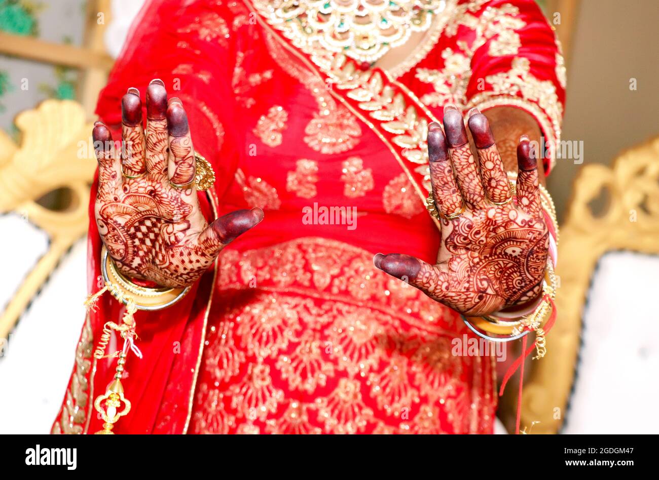 Indian girls hands hi-res stock photography and images - Alamy