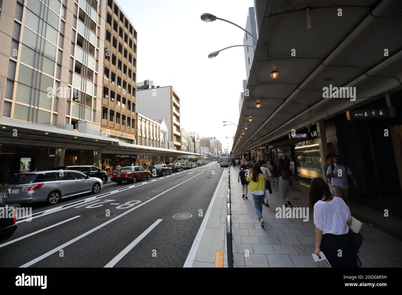 Gion , KYOTO , JAPAN - May 2016: Modern street scene with people on ...