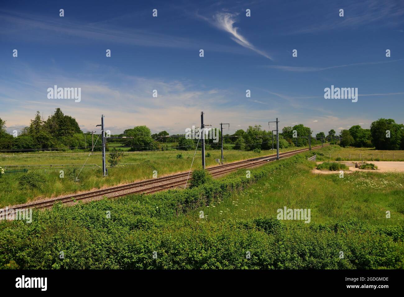 Double track railway crossing hi-res stock photography and images - Alamy