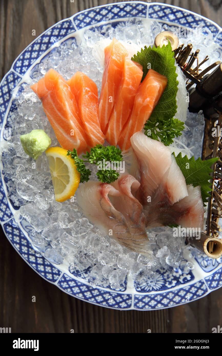 Salmon and red snapper sashimi Japanese food Stock Photo - Alamy