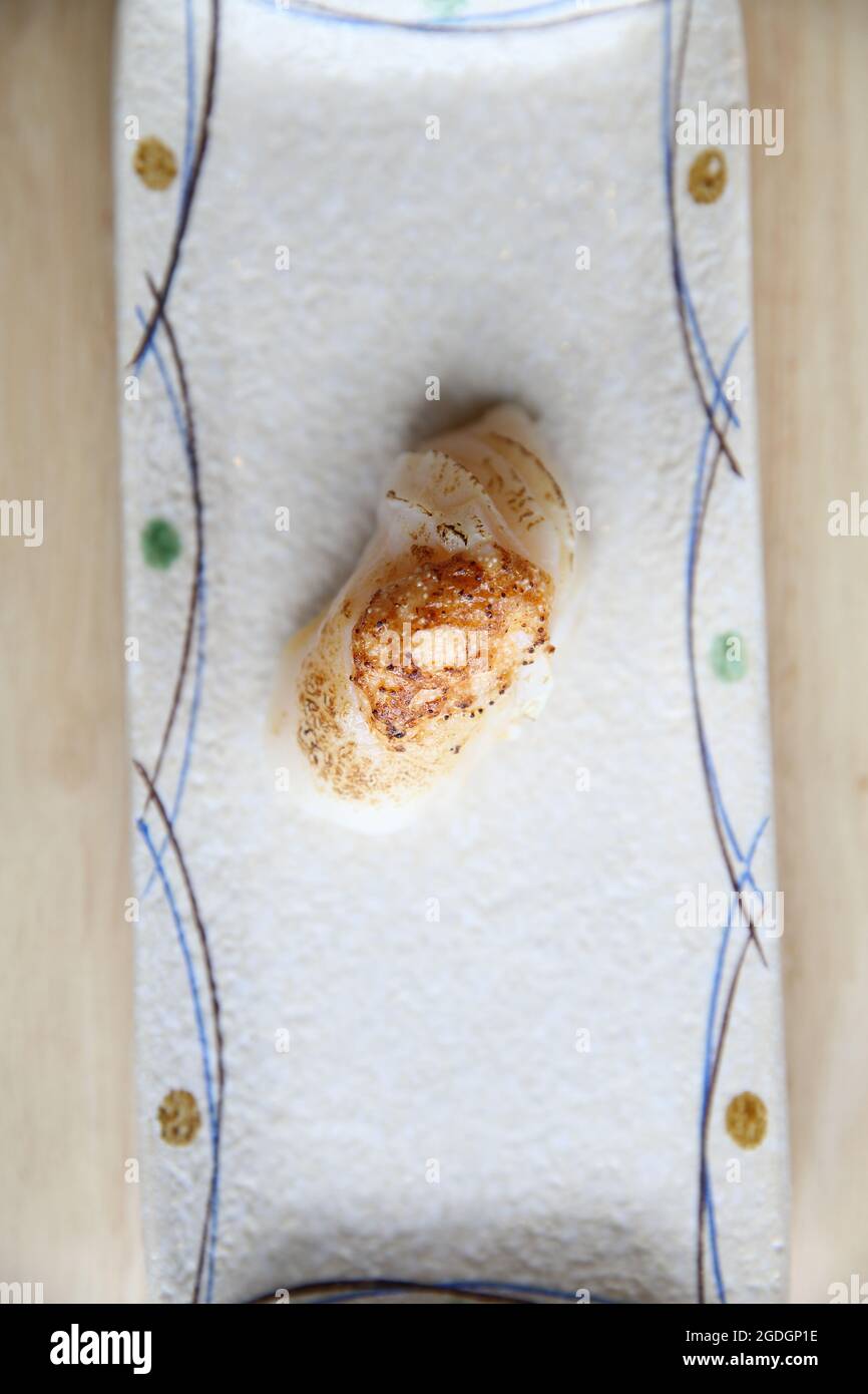 Fresh sea scallops sushi Japanese food Stock Photo - Alamy