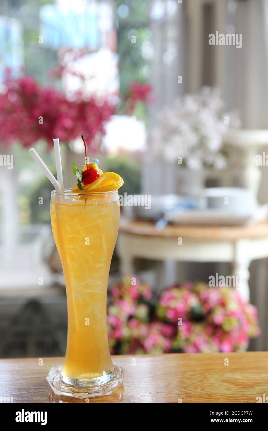 Ice fruit tea drink Stock Photo - Alamy