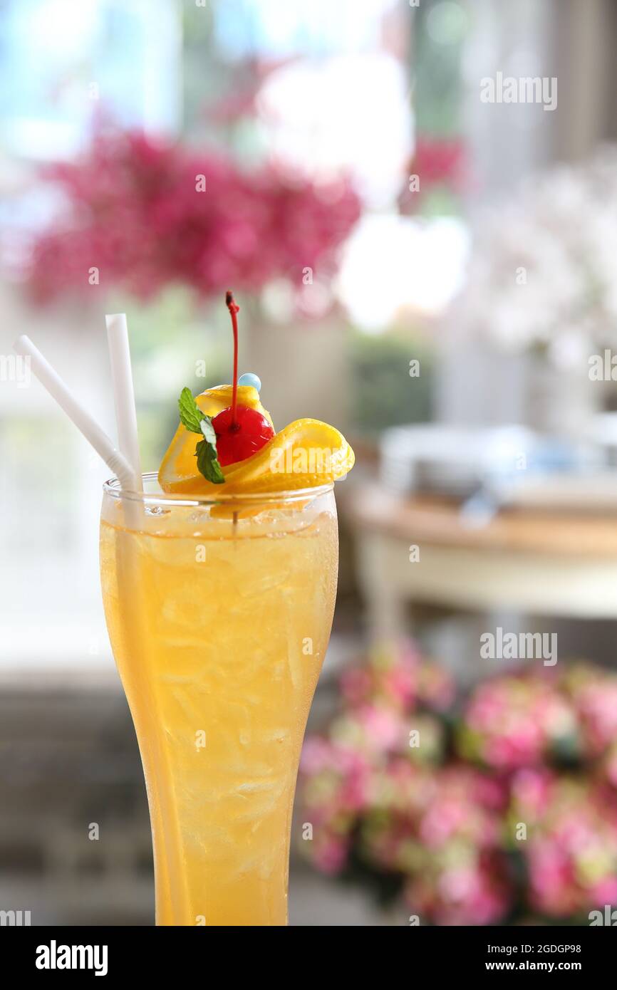 Ice fruit tea drink Stock Photo - Alamy
