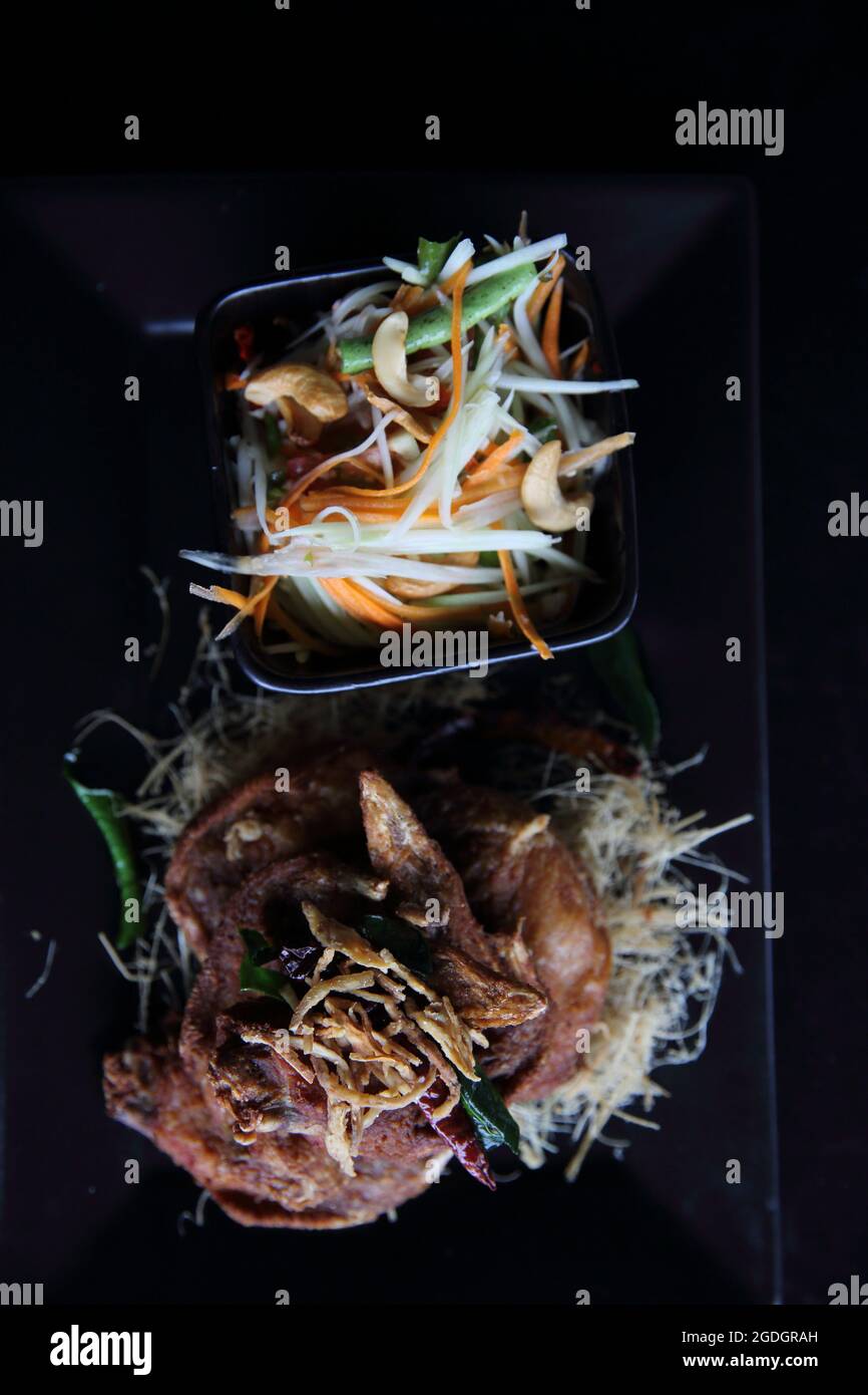 som tam with grilled chicken Stock Photo - Alamy