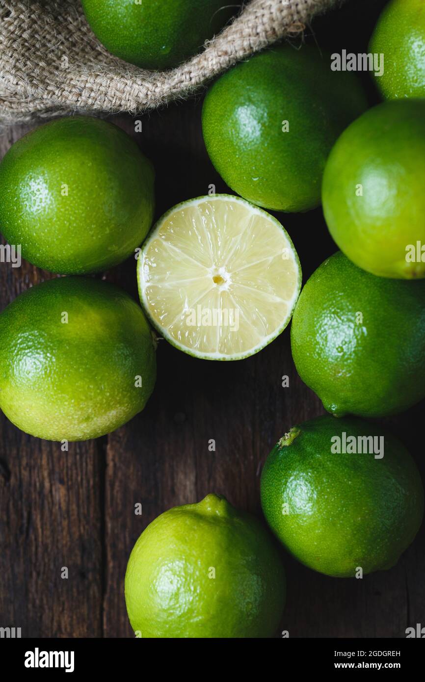 Vertical closeup of sliced lime. Top view Stock Photo - Alamy