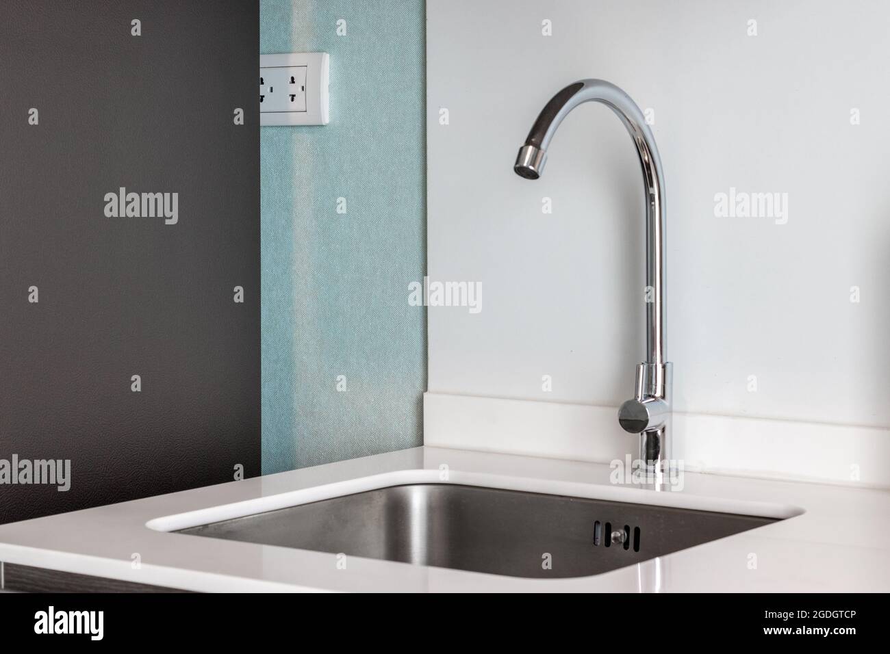 Clean stainless steel sink in with counter tops Stock Photo - Alamy